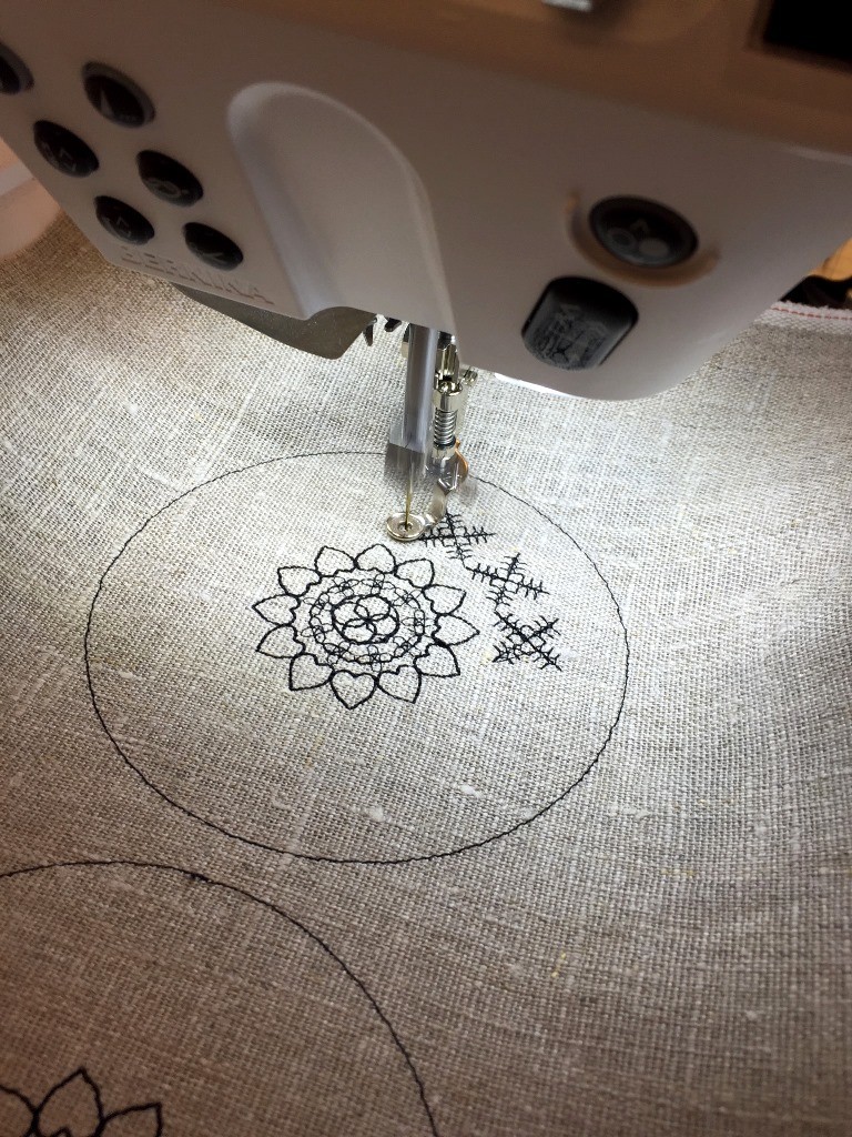 Caffe Latte Brikke - slik broderer du brikken - Syskolen