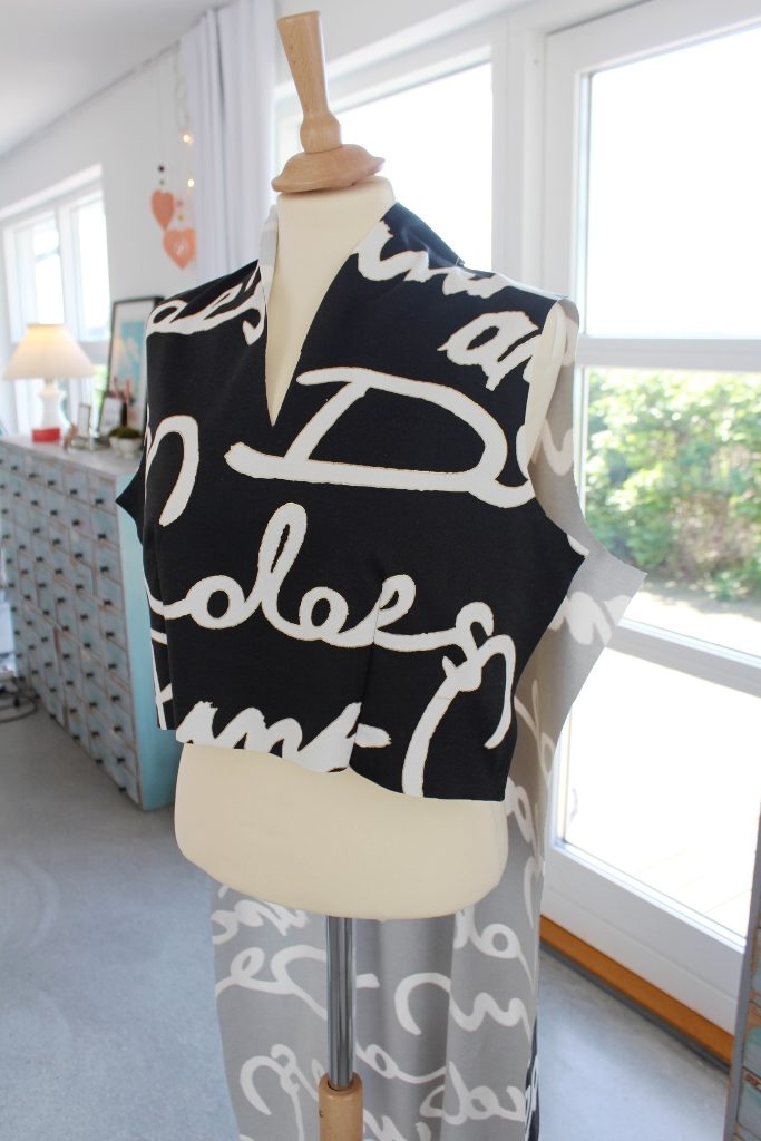 Kjole med stående krage - Syskolen